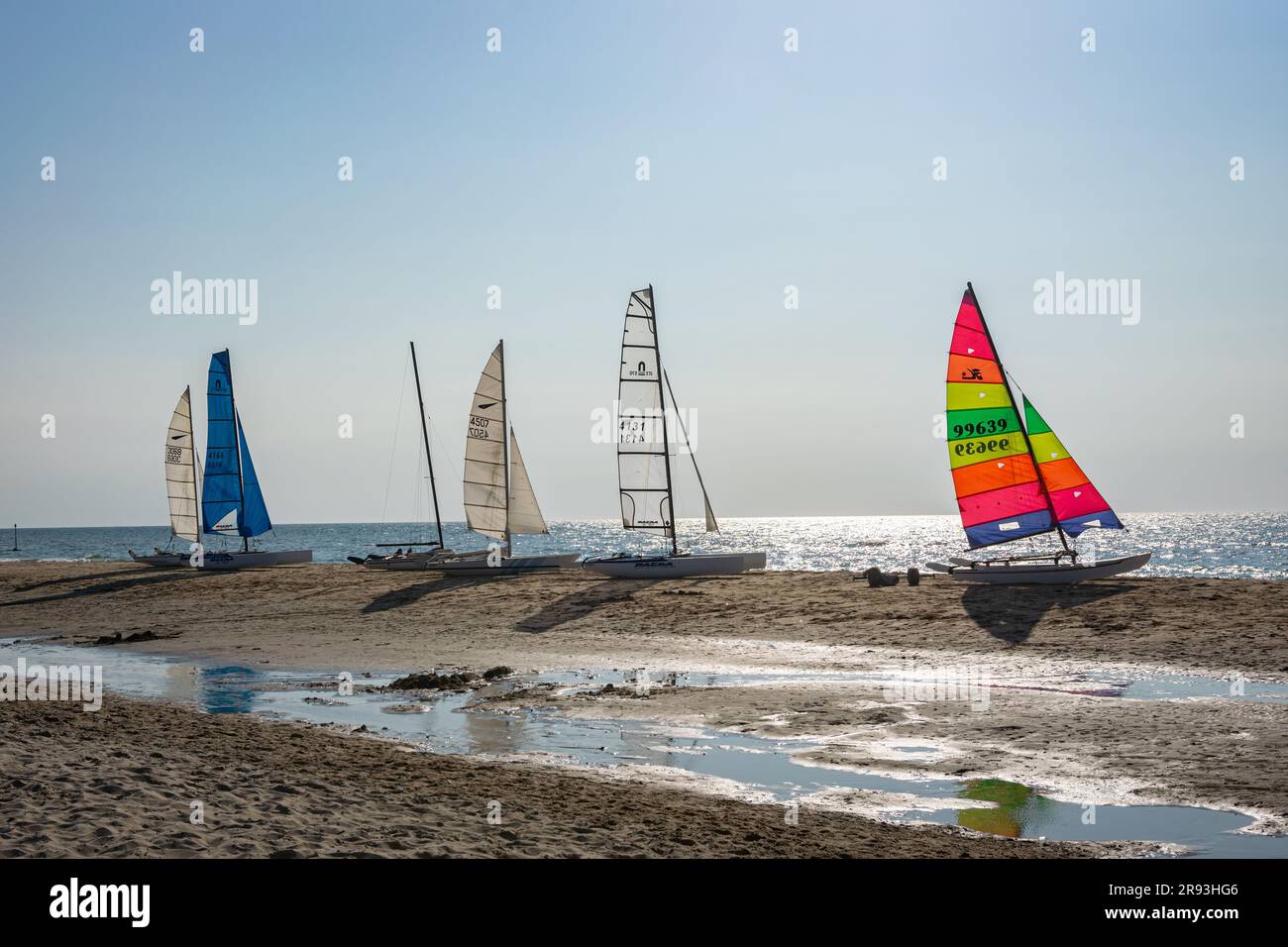 Colorful sails hi-res stock photography and images - Alamy