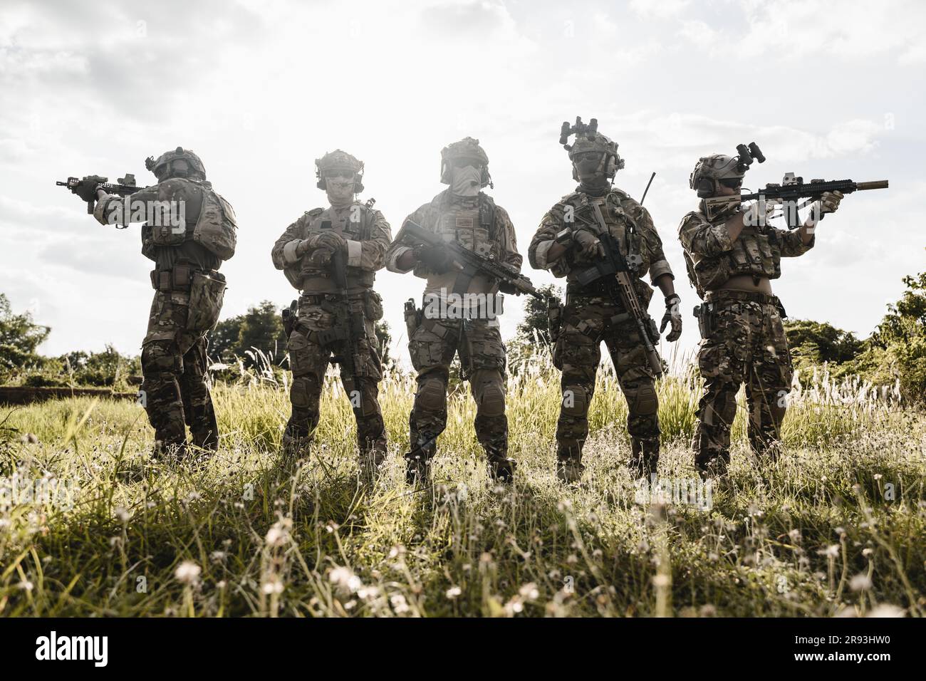 Smart teamwork of soldiers running forward and attacking enemy Stock ...