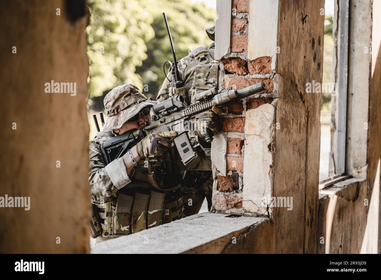 Smart teamwork of soldiers running forward and attacking enemy Stock ...