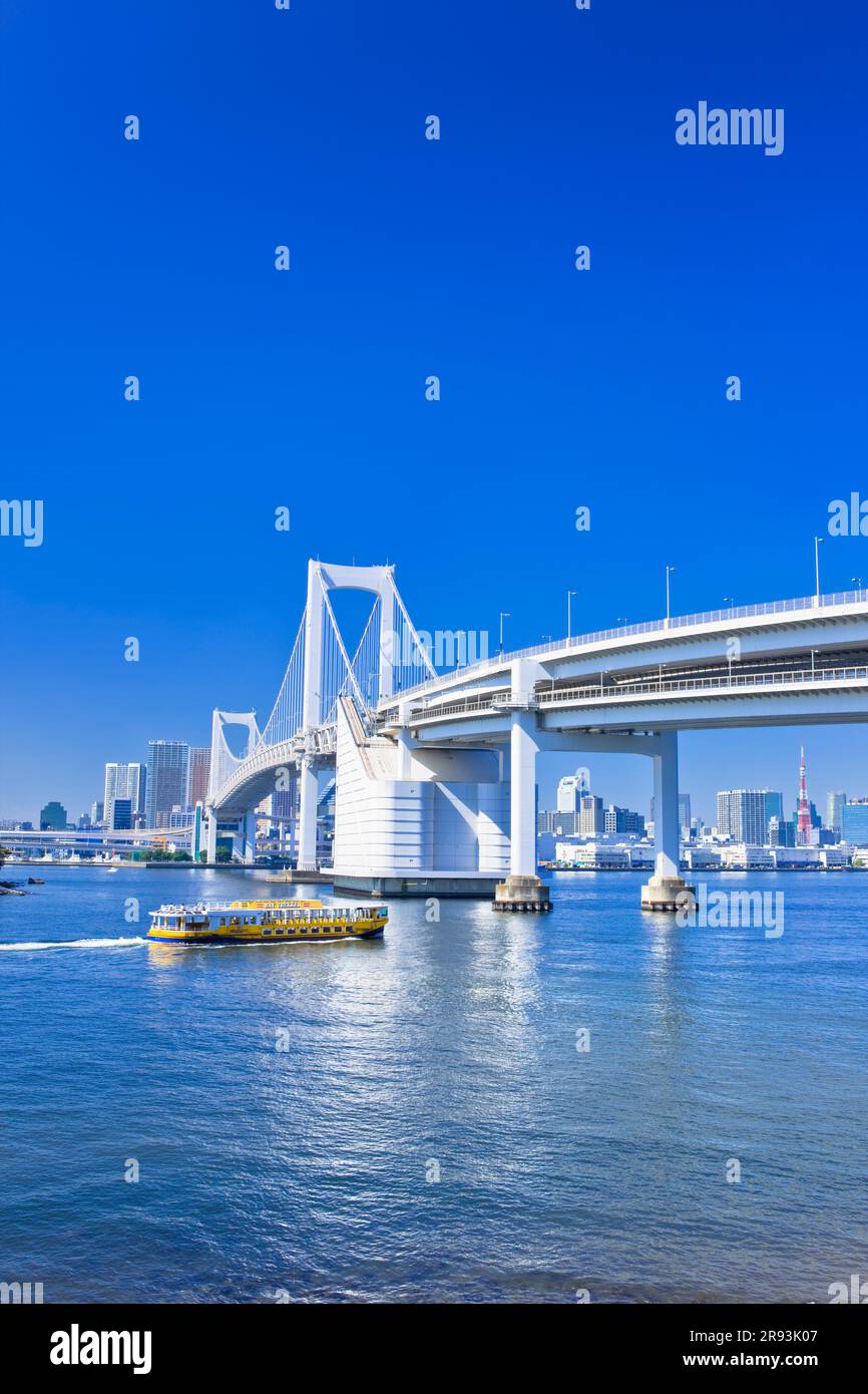 Rainbow Bridge and Tokyo Tower Stock Photo - Alamy