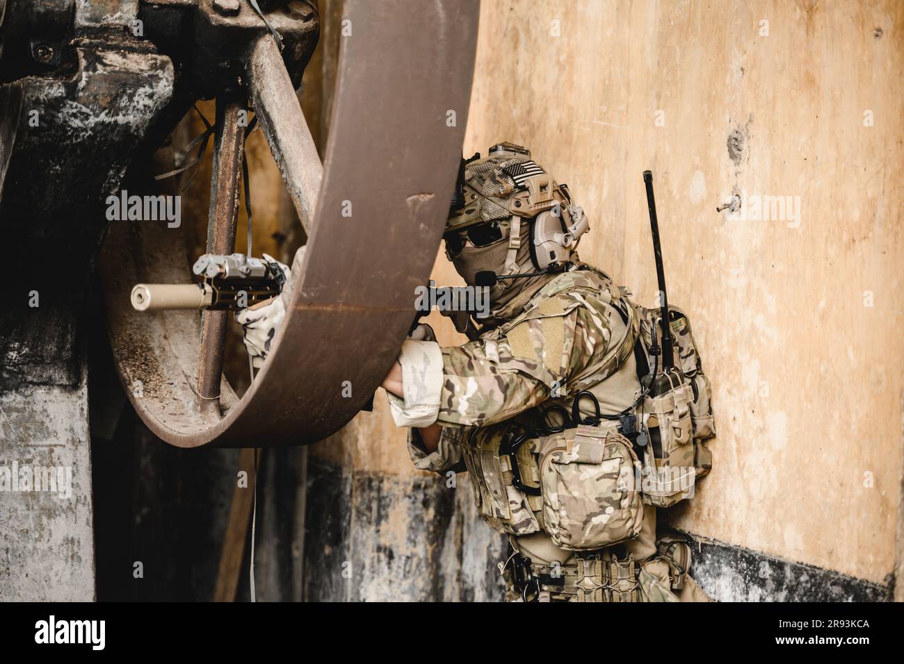 Expert team of soldiers attacking enemy during military operation Stock ...