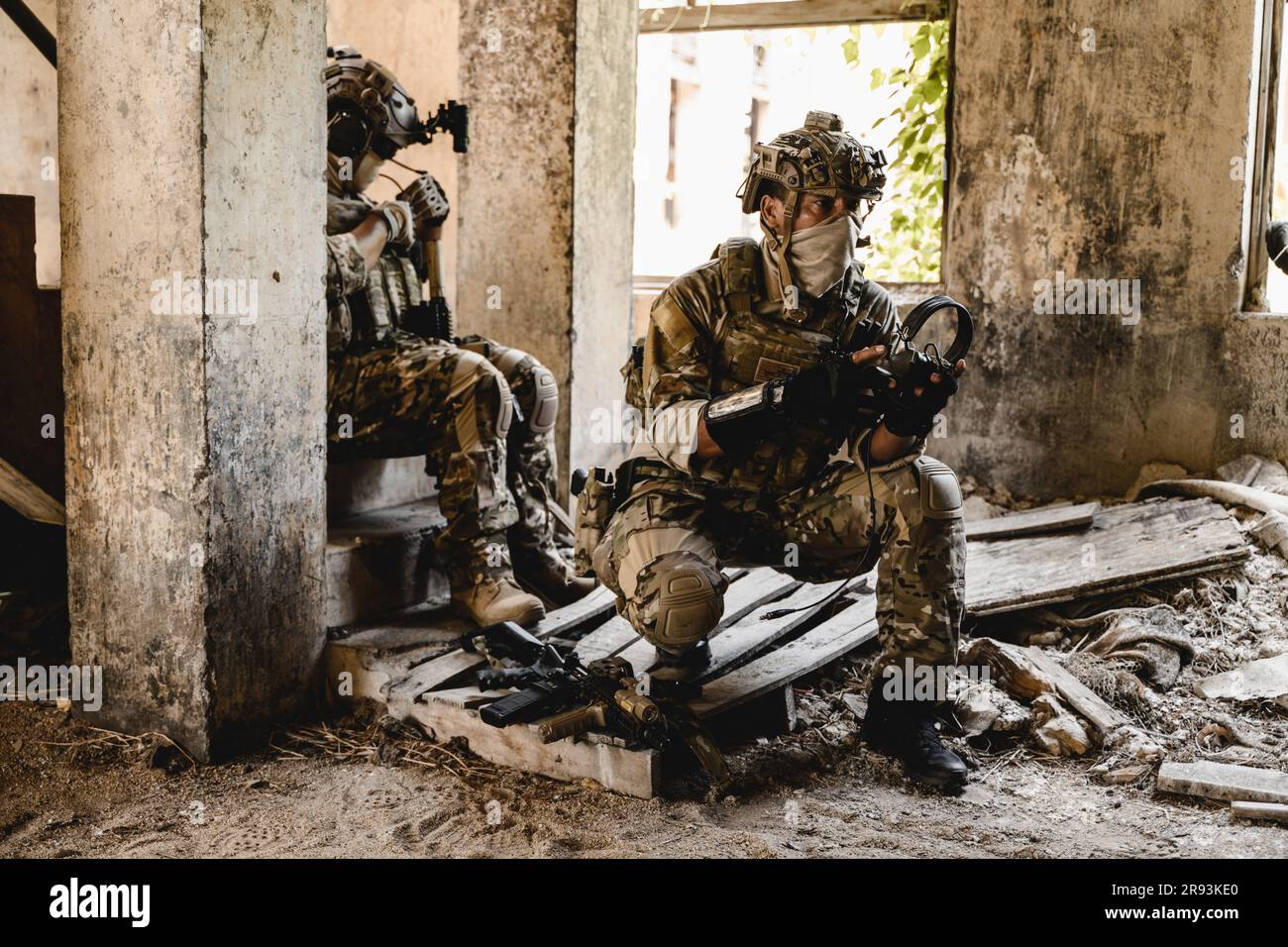 Smart teamwork of soldiers running forward and attacking enemy Stock ...