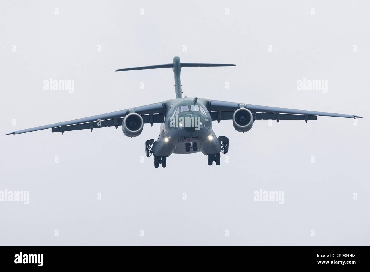 In-flight presentation of the 2 Embraer planes: the civilian, Embraer ...