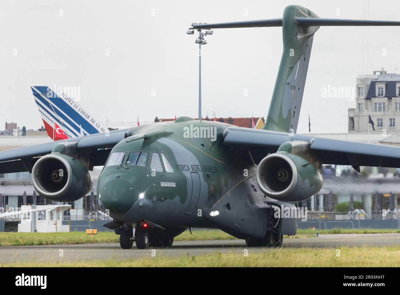 In-flight presentation of the 2 Embraer planes: the civilian, Embraer ...