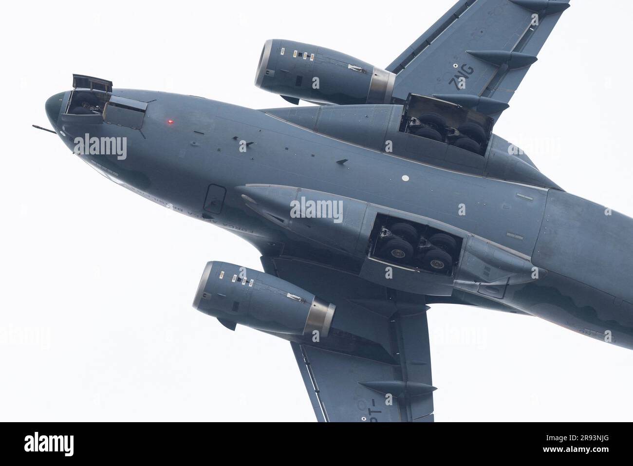 In-flight presentation of the 2 Embraer planes: the civilian, Embraer ...