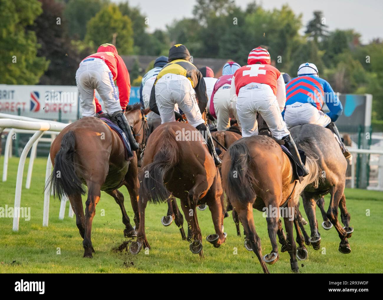 Uttoxeter national hunt racecourse hi-res stock photography and images ...