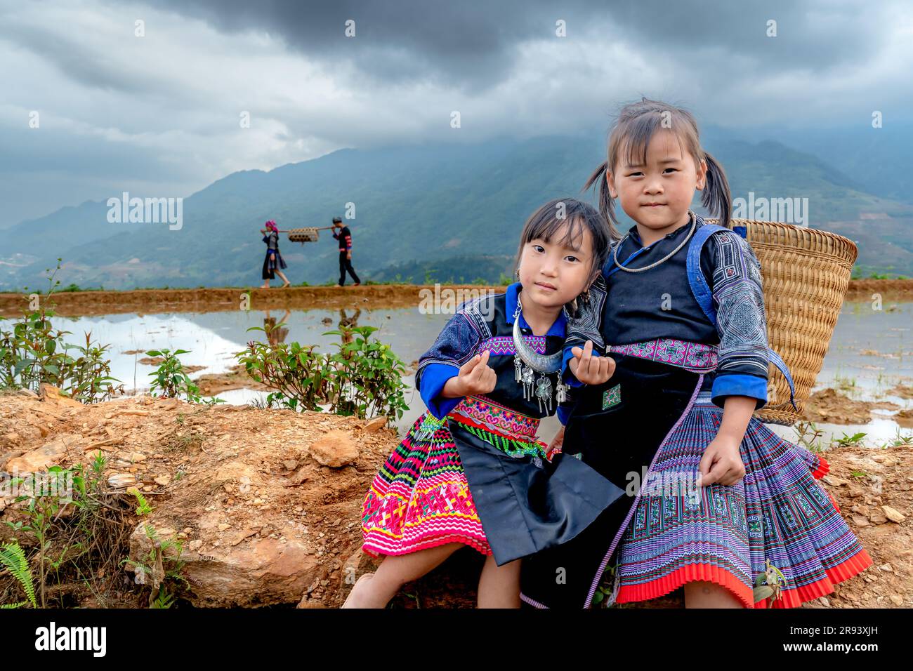 Children of H'Mong ethnic minorities in Mu Cang Chai, Yen Bai Province ...
