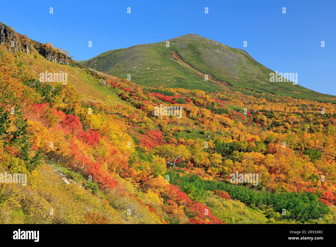 Autumn colors and Midoridake in the highland hot springs of Daisetsuzan ...