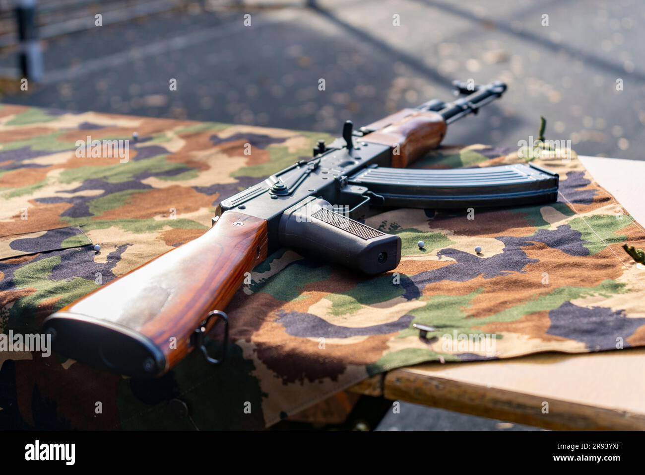 Ak 47 hi-res stock photography and images - Alamy