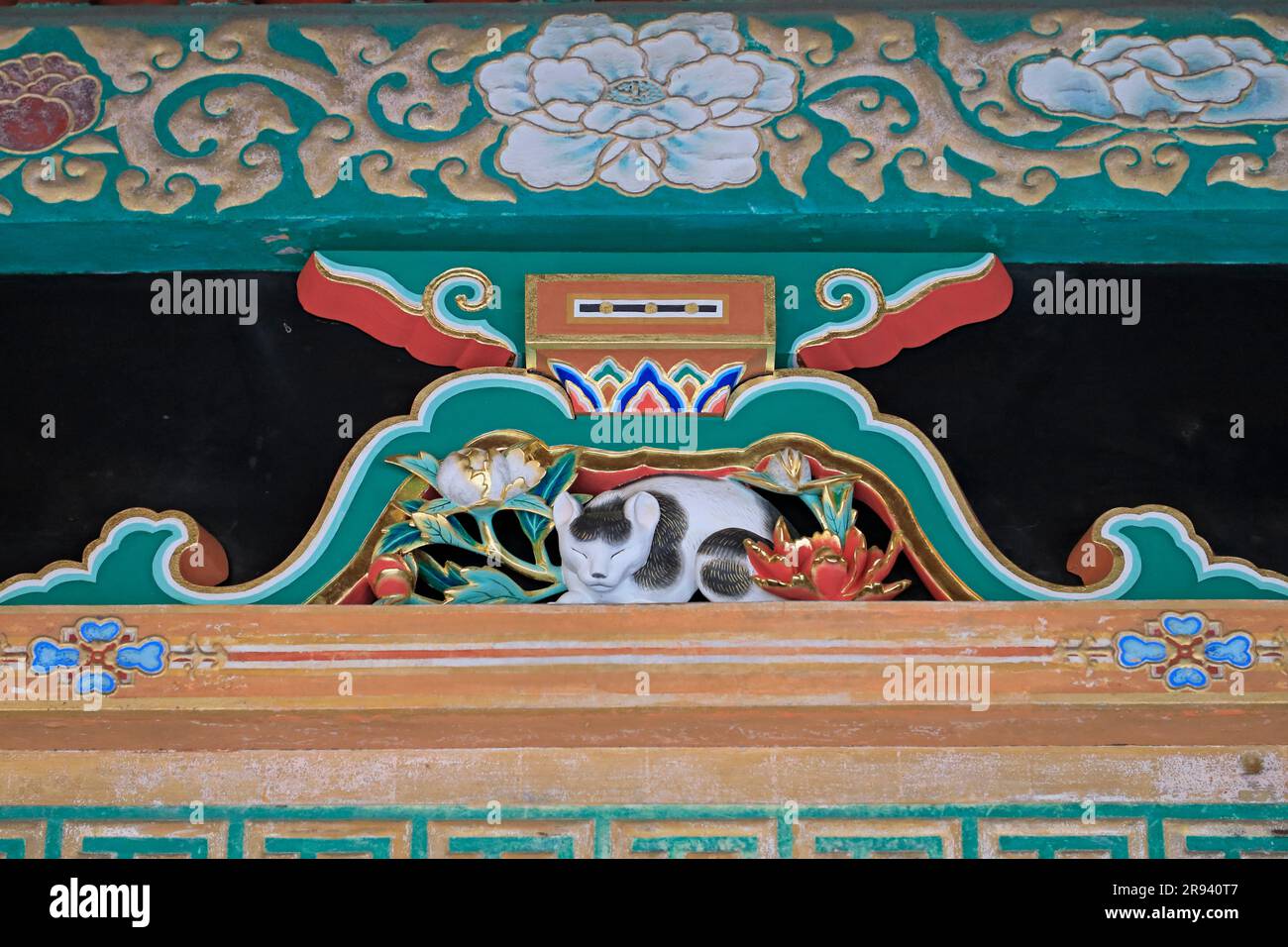 Sleeping cat at Nikko Toshogu Stock Photo - Alamy