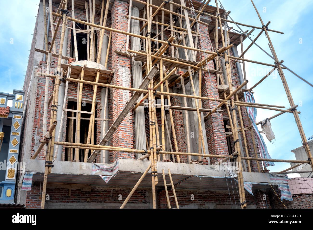 Scaffolding builds a house made entirely of bamboo Stock Photo - Alamy