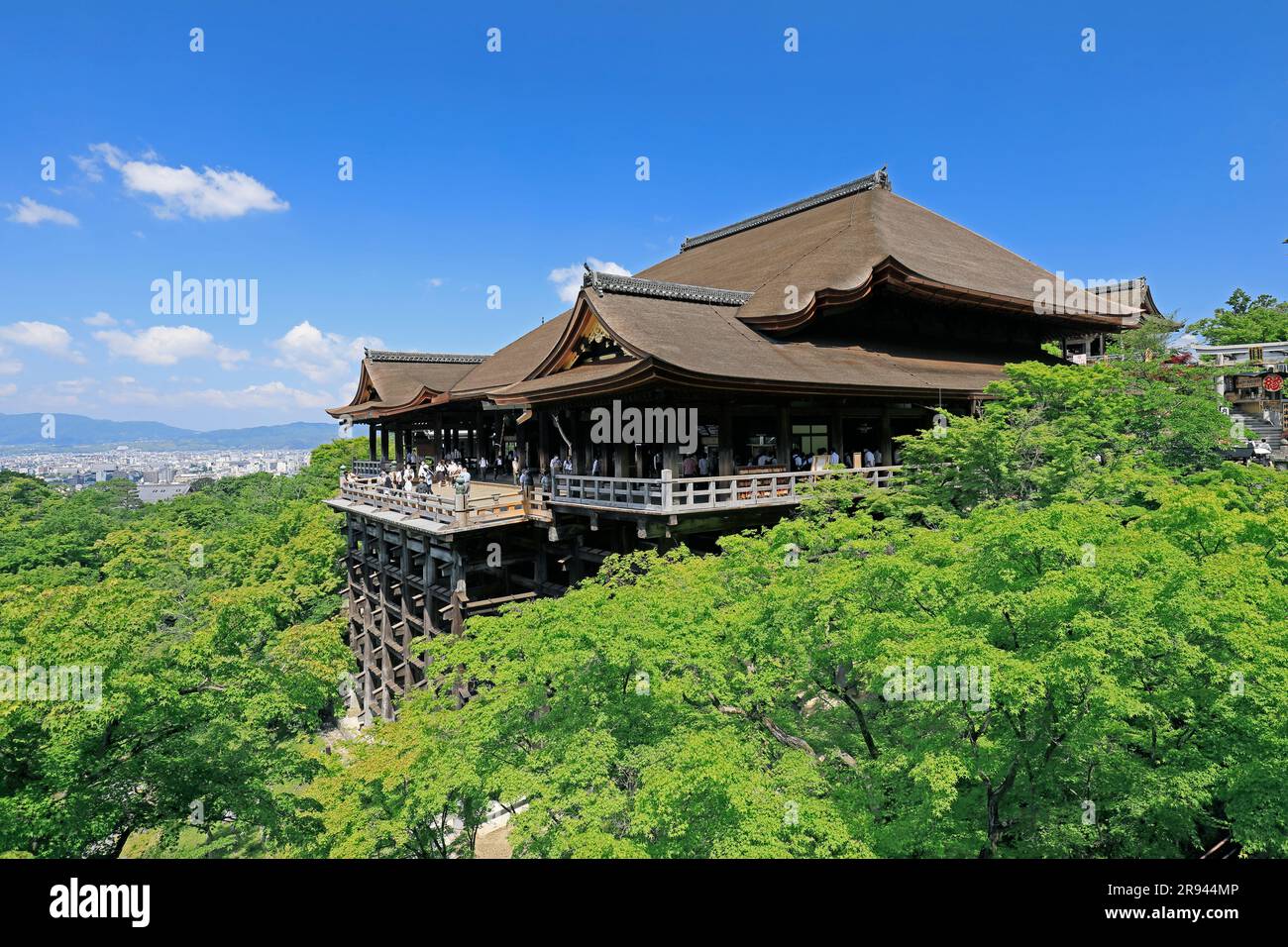 Main hall of Kiyomizu temple and the stage of Kiyomizu Stock Photo - Alamy
