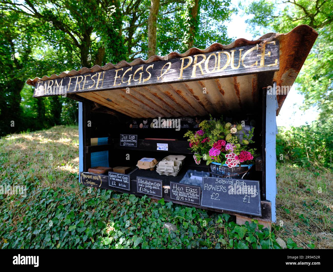 FARM SHOP ROADSIDE PRODUCE SHOP EGGS FLOWERS Stock Photo - Alamy