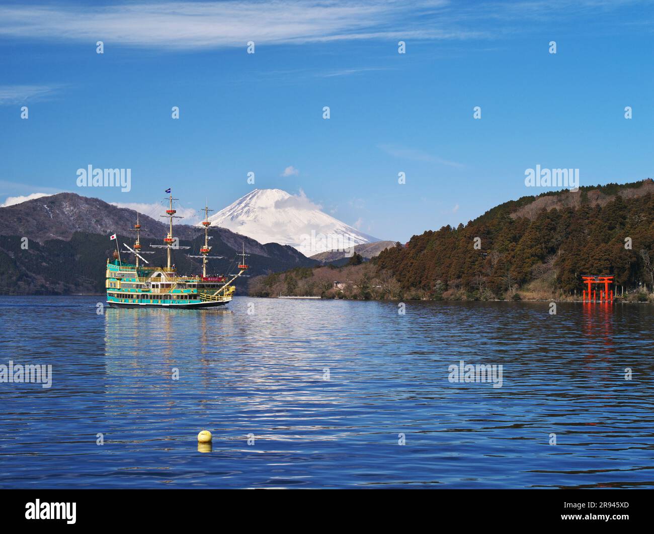 Lake Ashi, Mt. Fuji, and a pirate ship Stock Photo - Alamy