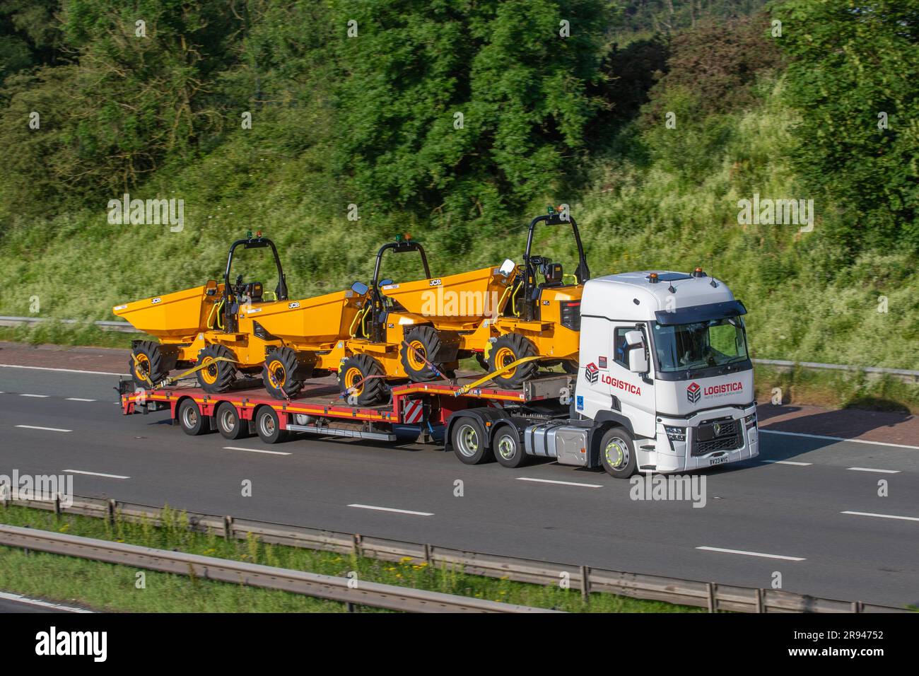LOGISTICA Brit European Group. 2023 White Renault Truck T with step ...