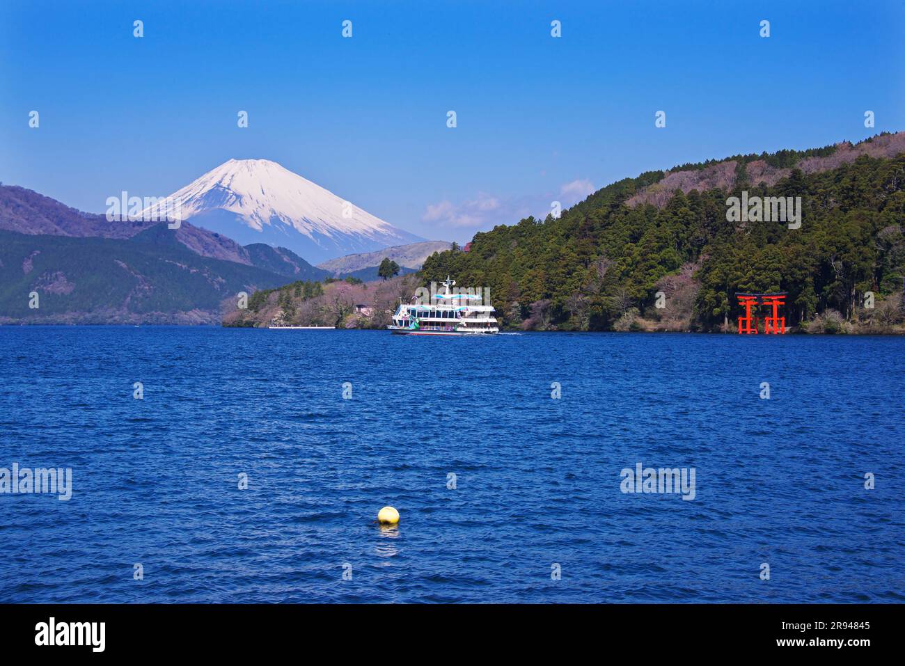 Lake Ashi and Mount Fuji Stock Photo - Alamy