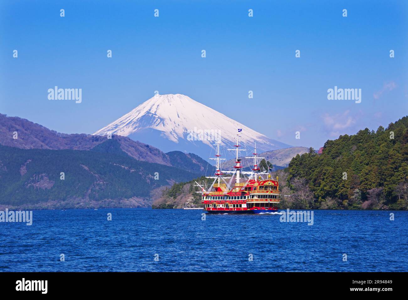 Lake Ashi and Mount Fuji Stock Photo - Alamy