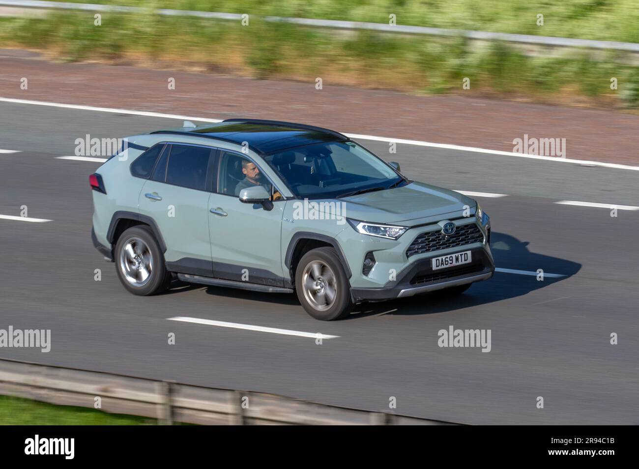 Toyota rav4 excel hev 4x2 cvt hi-res stock photography and images - Alamy