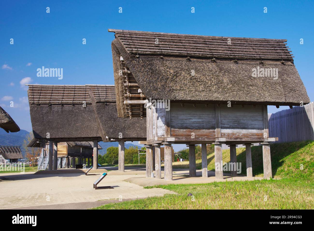Raised floor warehouse hi-res stock photography and images - Alamy