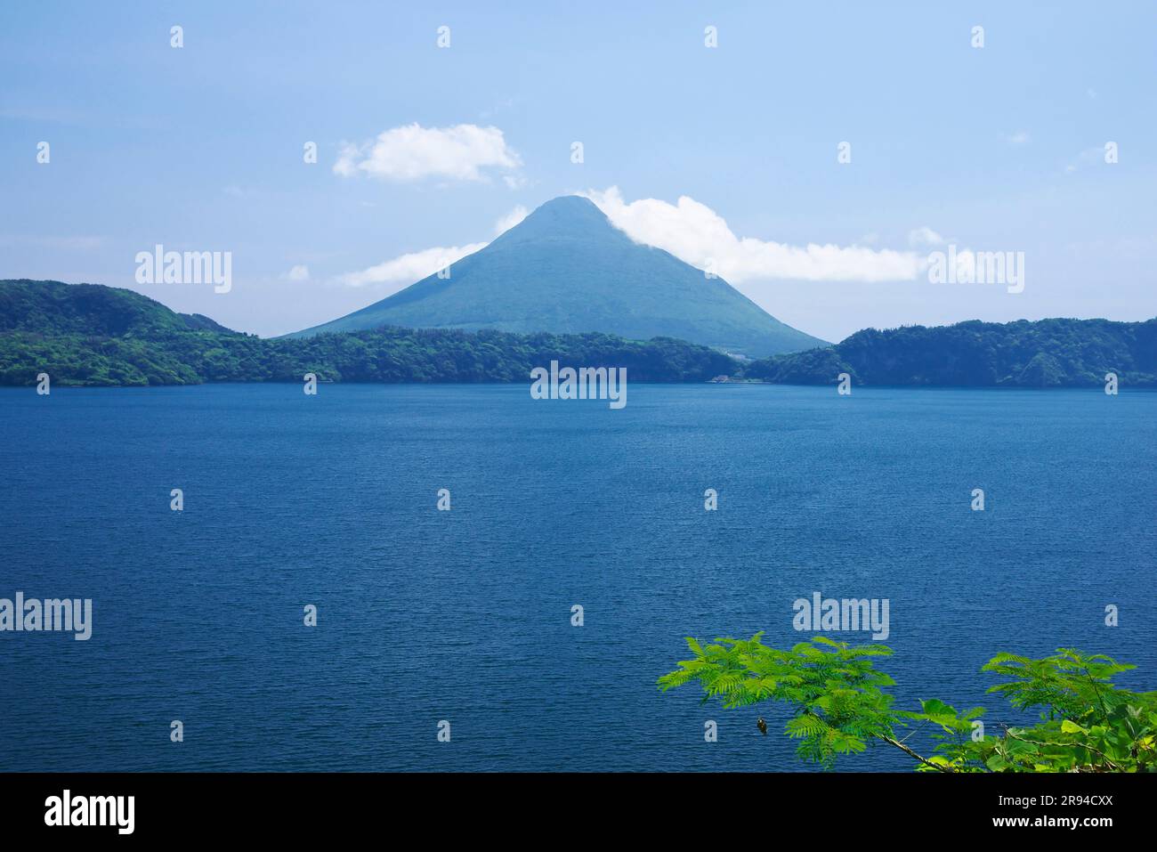 Lake Ikeda and Mount Kaimondake Stock Photo - Alamy