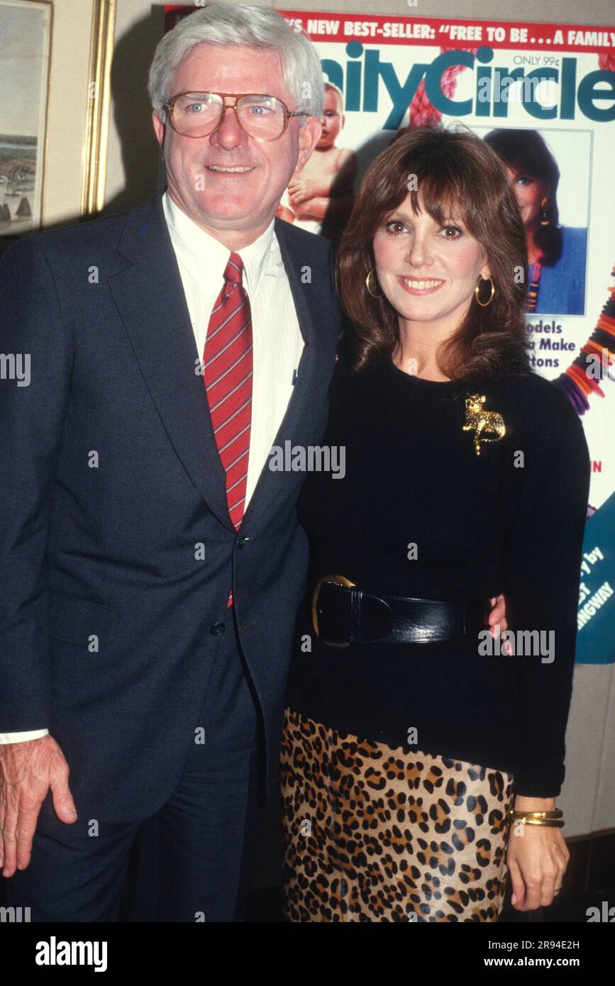1981 Marlo Thomas Phil Donahue John Barrett/PHOTOlink Stock Photo - Alamy