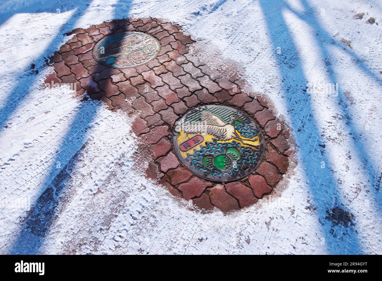 Snow and manhole Stock Photo - Alamy