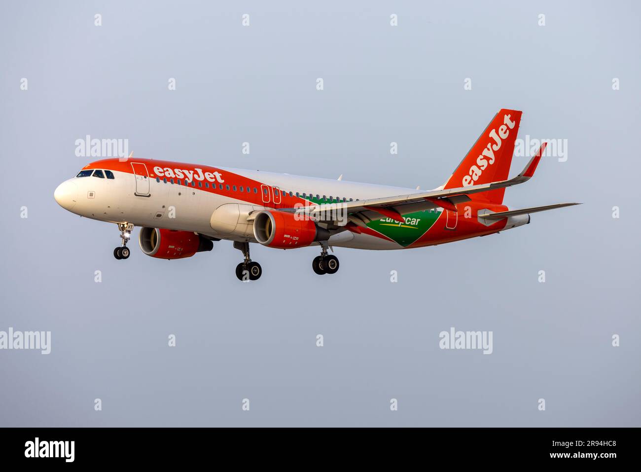 Easyjet europe airbus a320 214 hi-res stock photography and images - Alamy