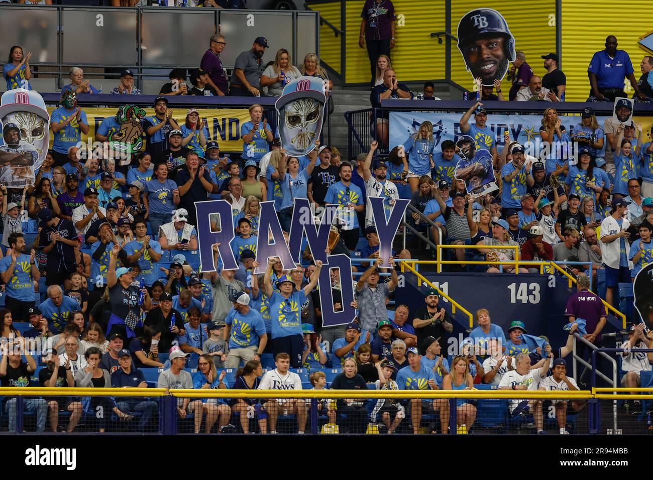 Field cheering hi-res stock photography and images - Alamy