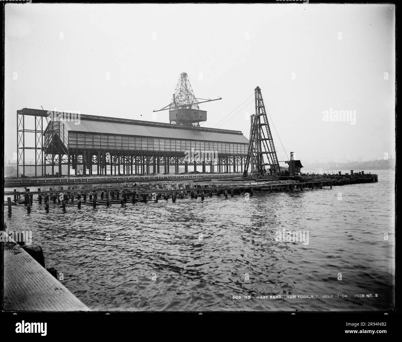 Pier facilities Black and White Stock Photos & Images - Alamy