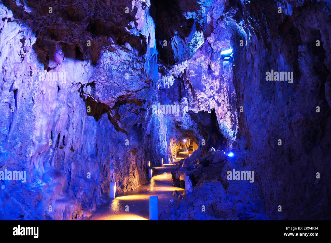 Limestone cave iwate prefecture hi-res stock photography and images - Alamy