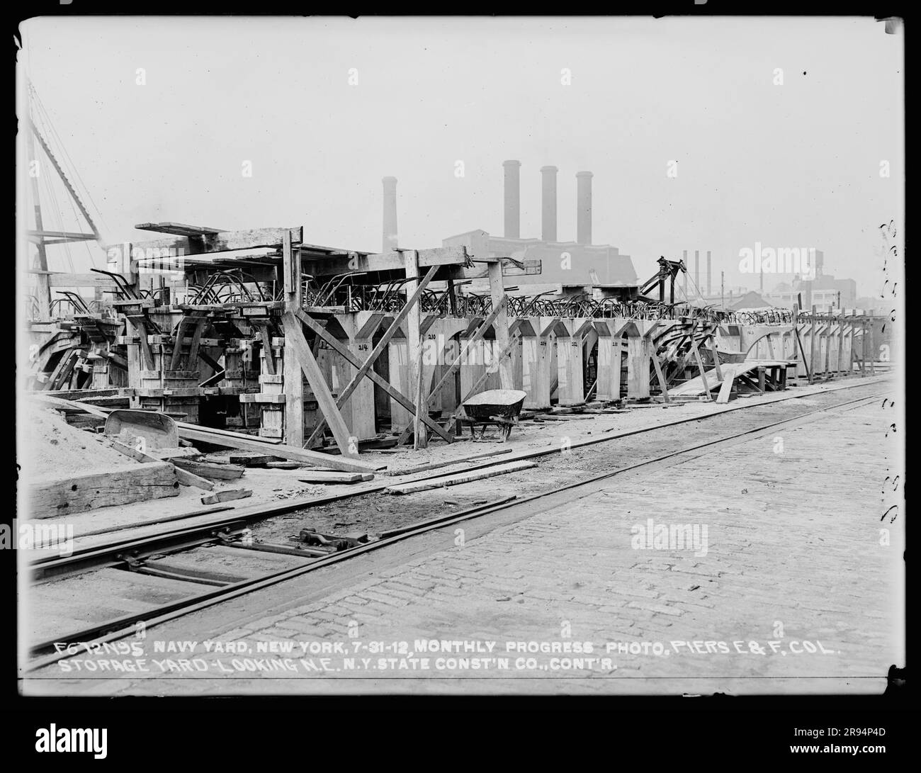 Column industrial architecture new Black and White Stock Photos ...