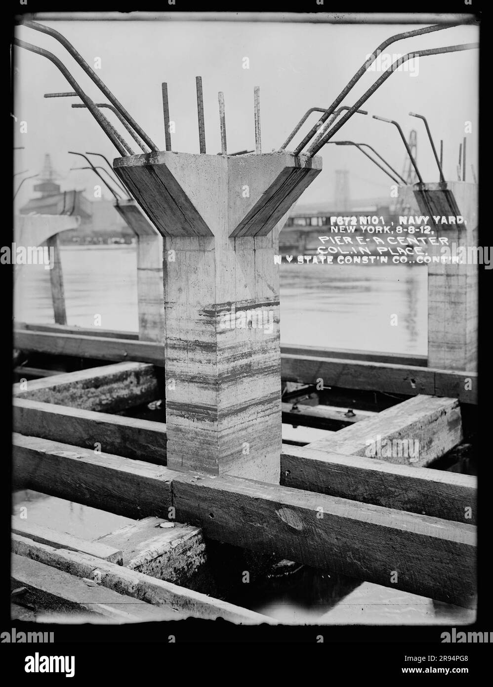Column pier Black and White Stock Photos & Images - Alamy
