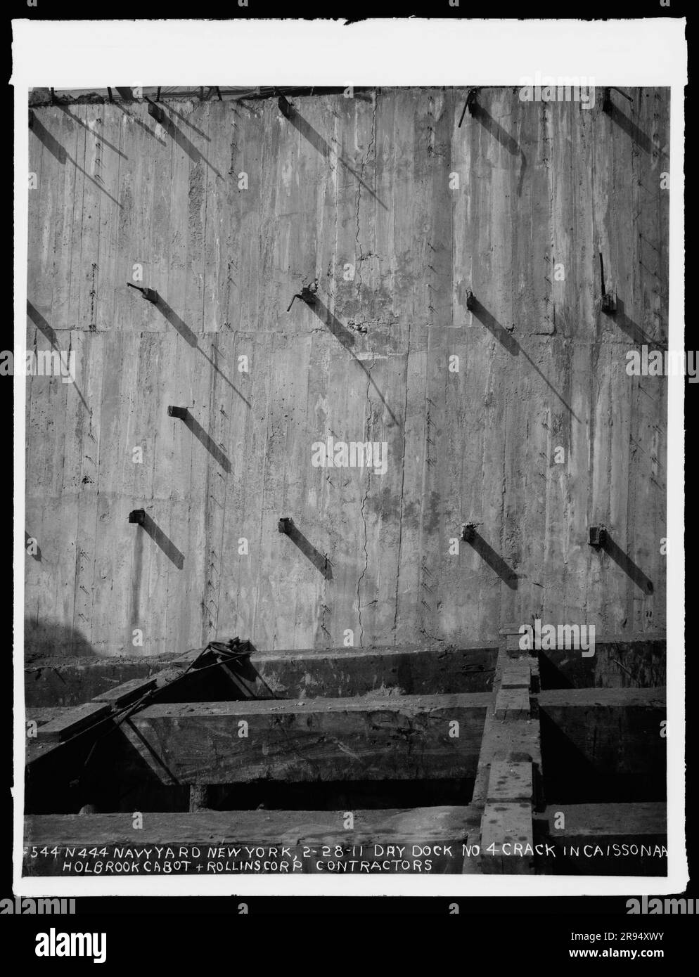 Caisson in dock hi-res stock photography and images - Alamy