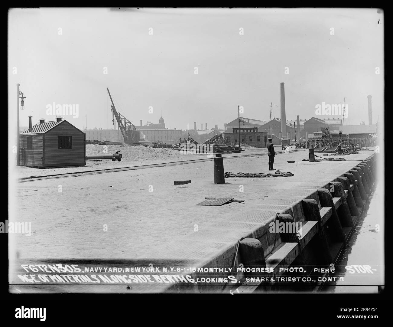 Berthing facilities Black and White Stock Photos & Images - Alamy