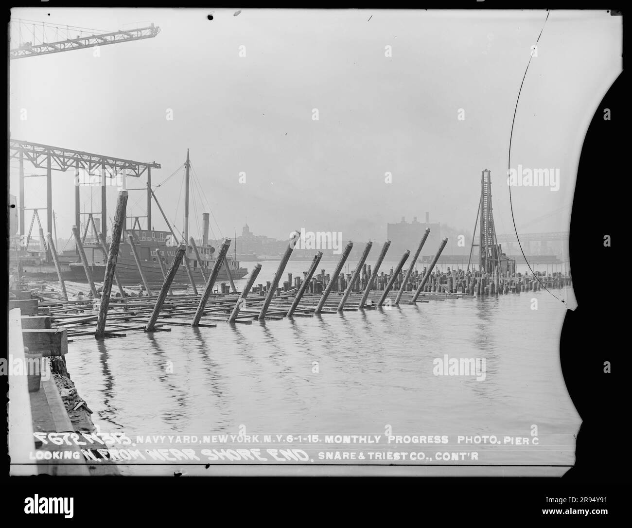 End of pier construction Black and White Stock Photos & Images - Alamy