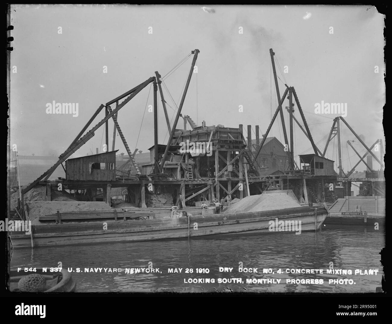 Concrete dock Black and White Stock Photos & Images - Alamy
