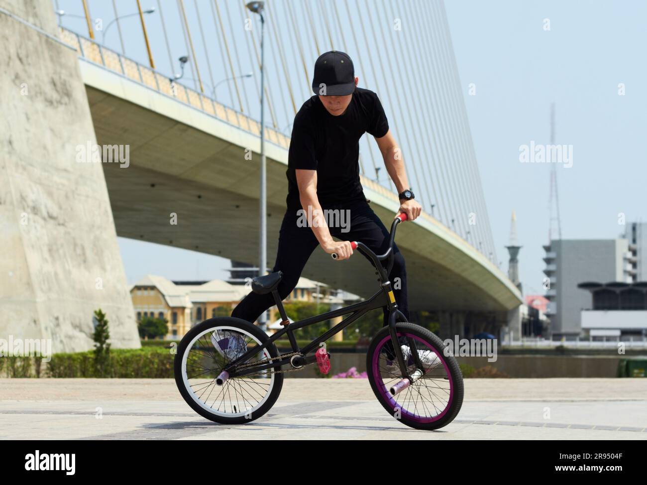 Man cycling city street balance hi-res stock photography and images - Alamy