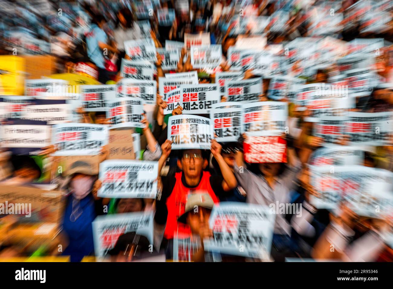 Clamor Crowd