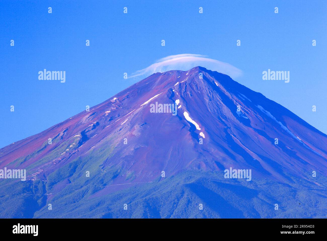 Cap clouds at Mount Fuji Stock Photo - Alamy