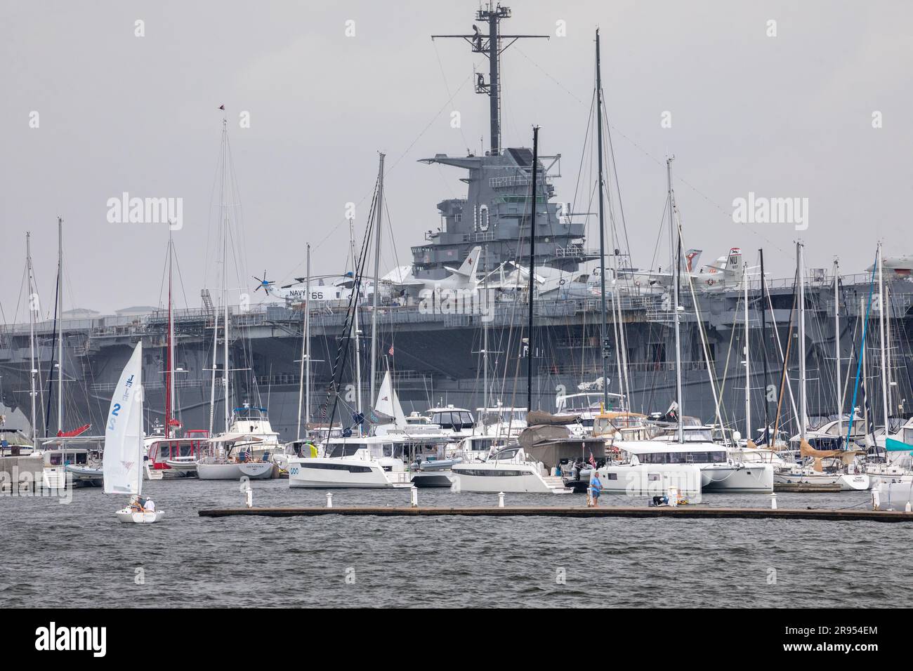 Charleston sc boats hi-res stock photography and images - Alamy