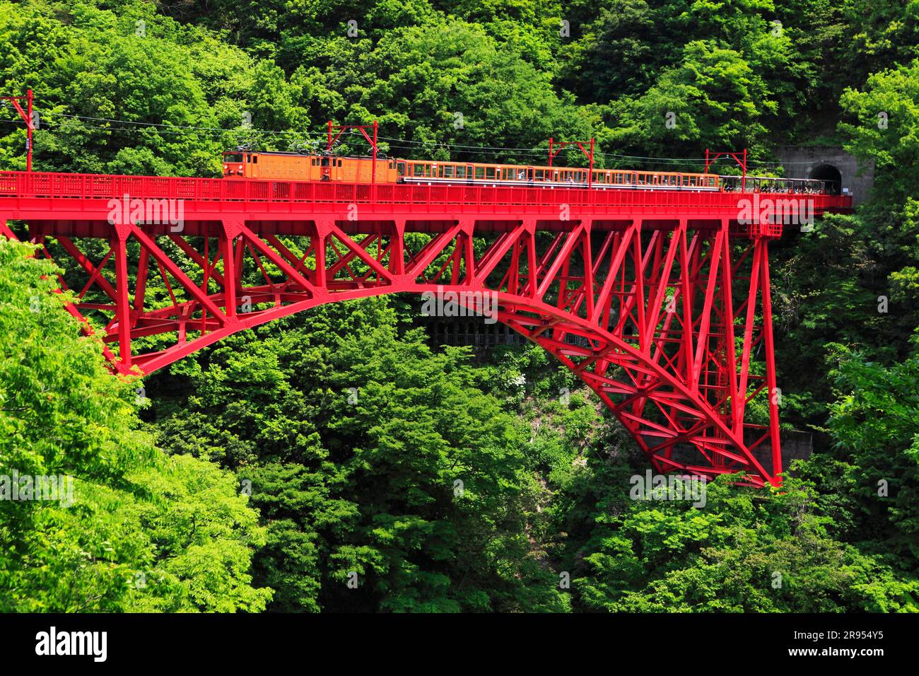 Kurobe Gorge Railway Stock Photo - Alamy