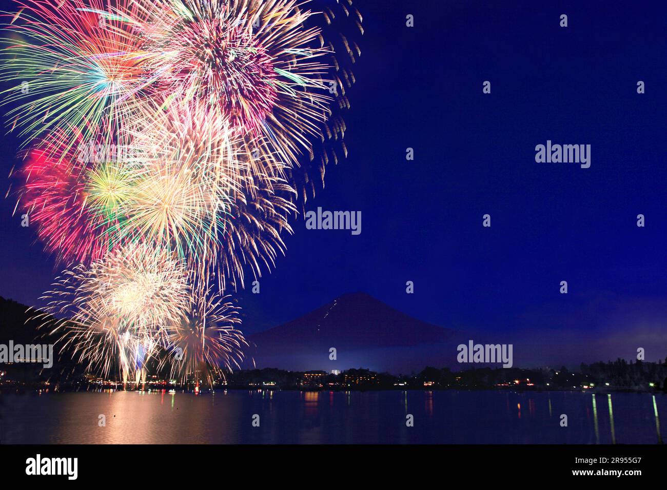 Kawaguchiko fireworks hi-res stock photography and images - Alamy