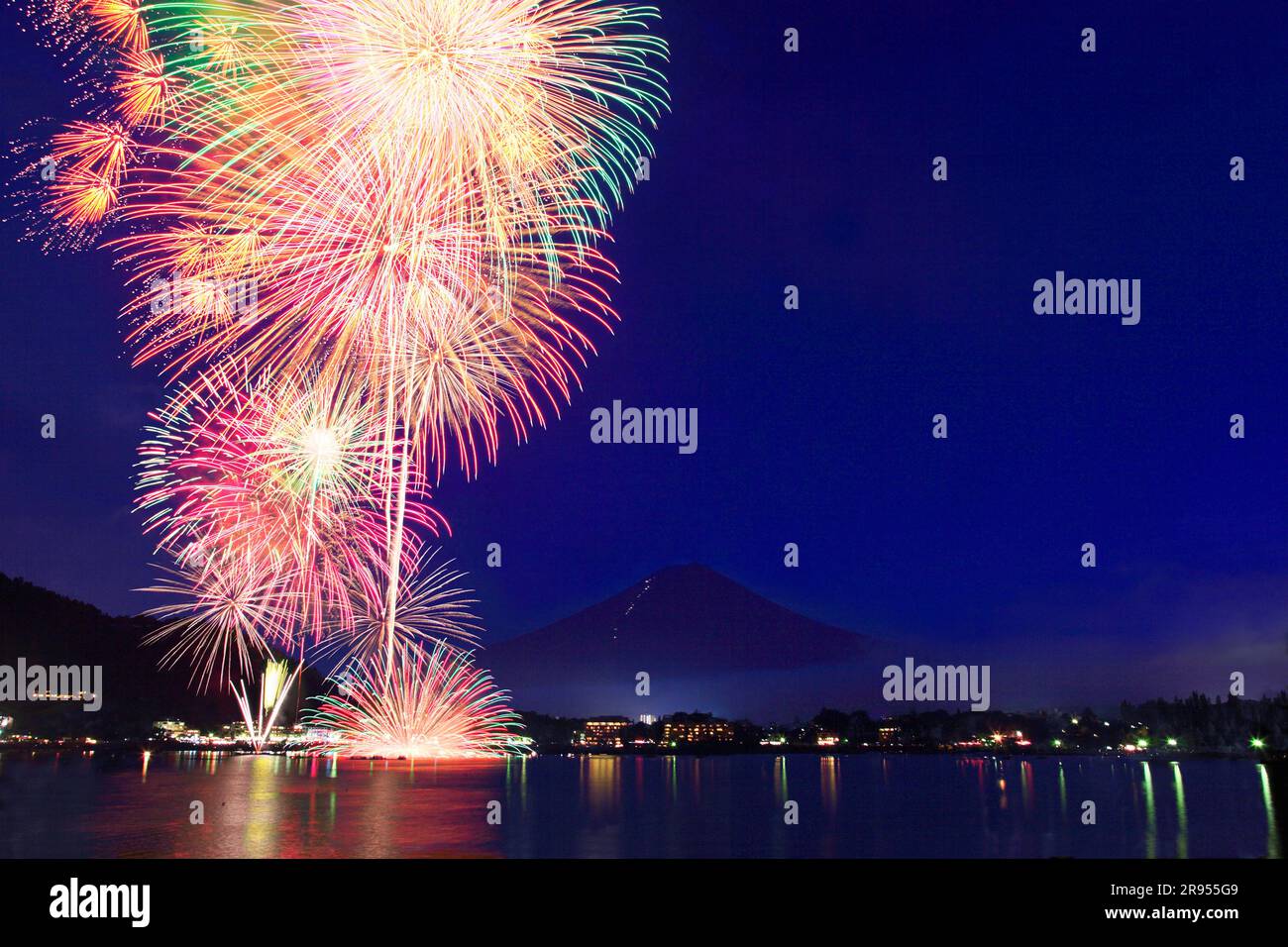 Kawaguchiko fireworks hi-res stock photography and images - Alamy