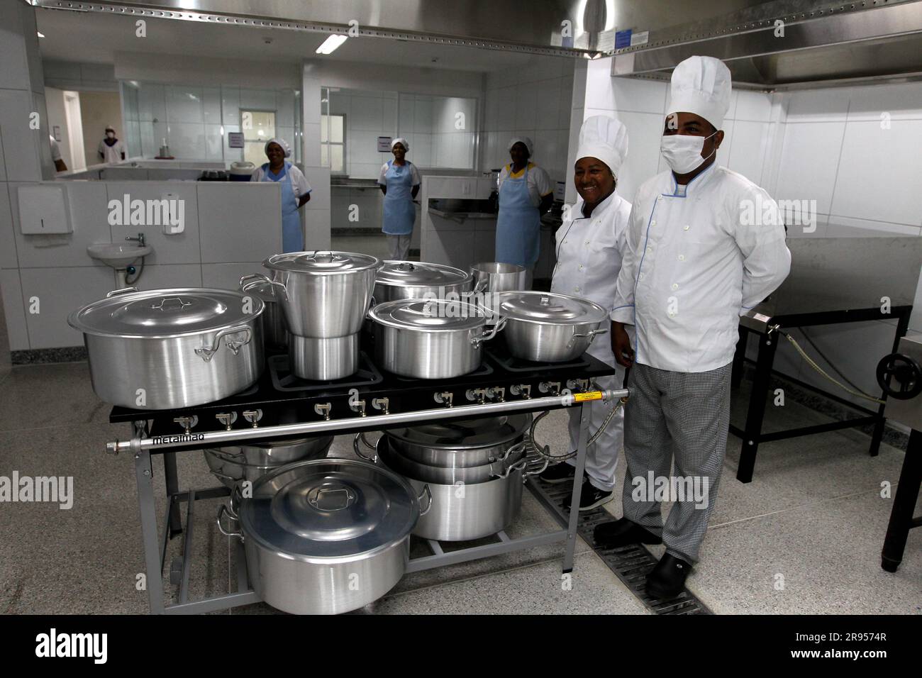 Hospital kitchen hi-res stock photography and images - Alamy