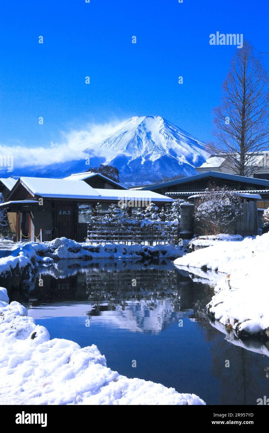 Mirror fuji hi-res stock photography and images - Alamy