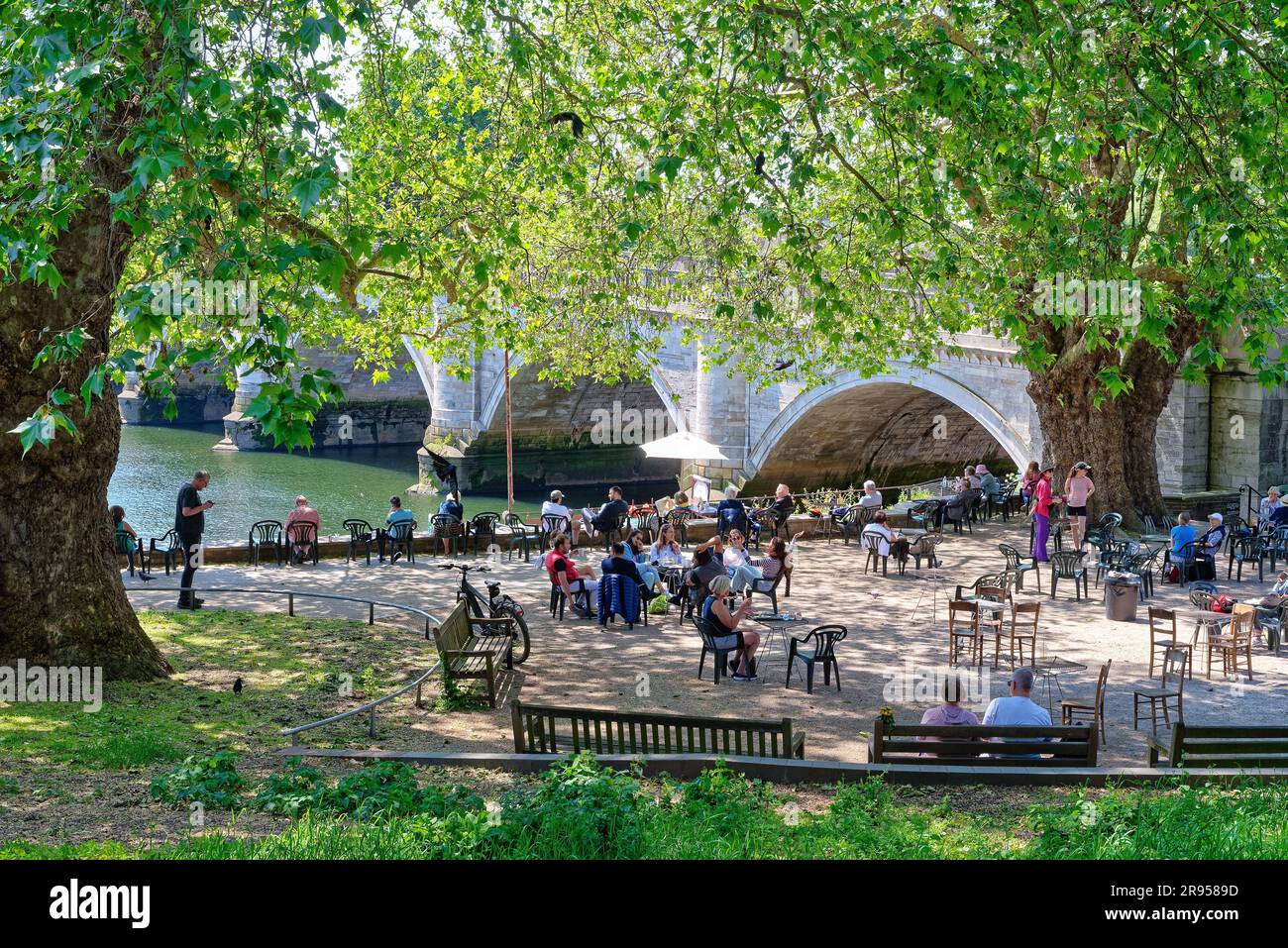 Tide tables cafe terrace hi-res stock photography and images - Alamy