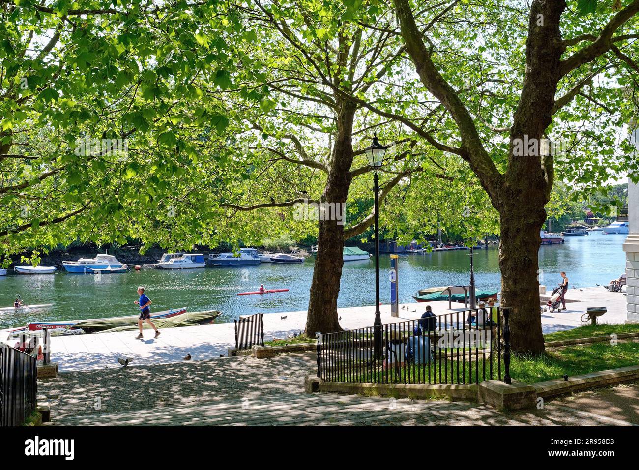 The waterfront and riverside at Richmond on Thames on a busy summers ...