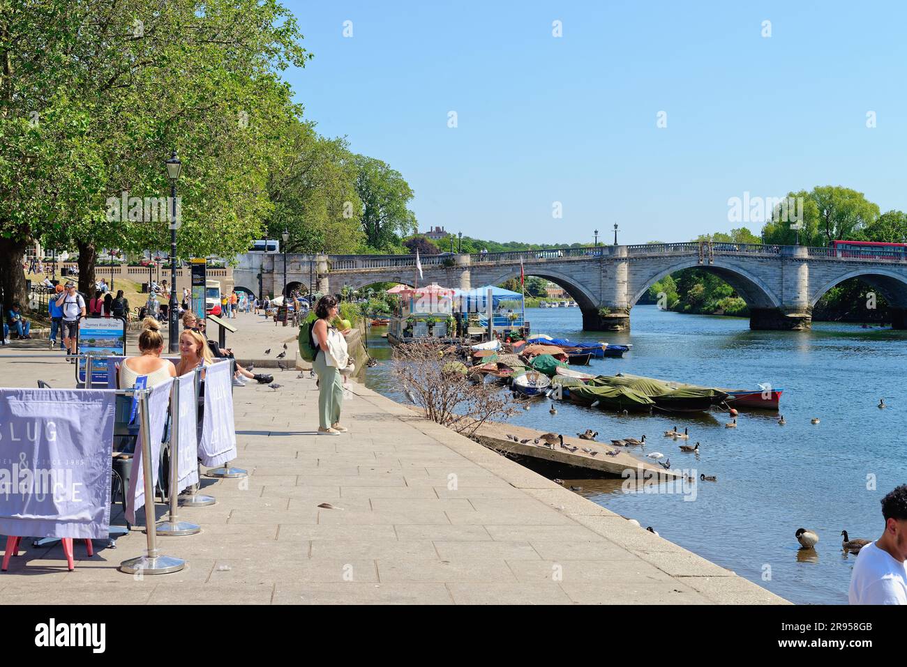 Richmond riverside restaurant hi-res stock photography and images - Alamy