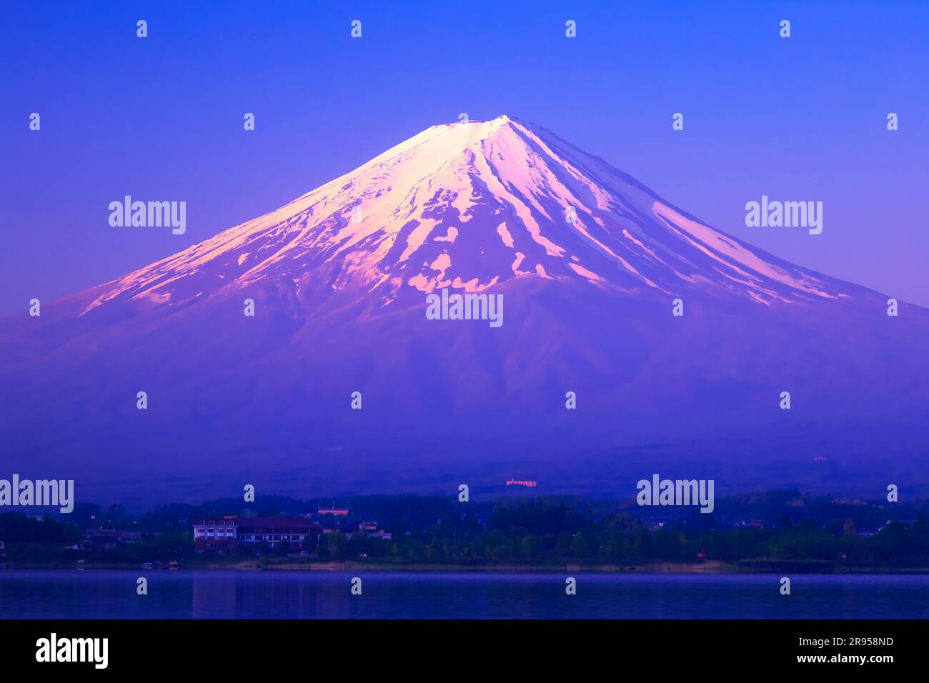 Red fuji hi-res stock photography and images - Alamy