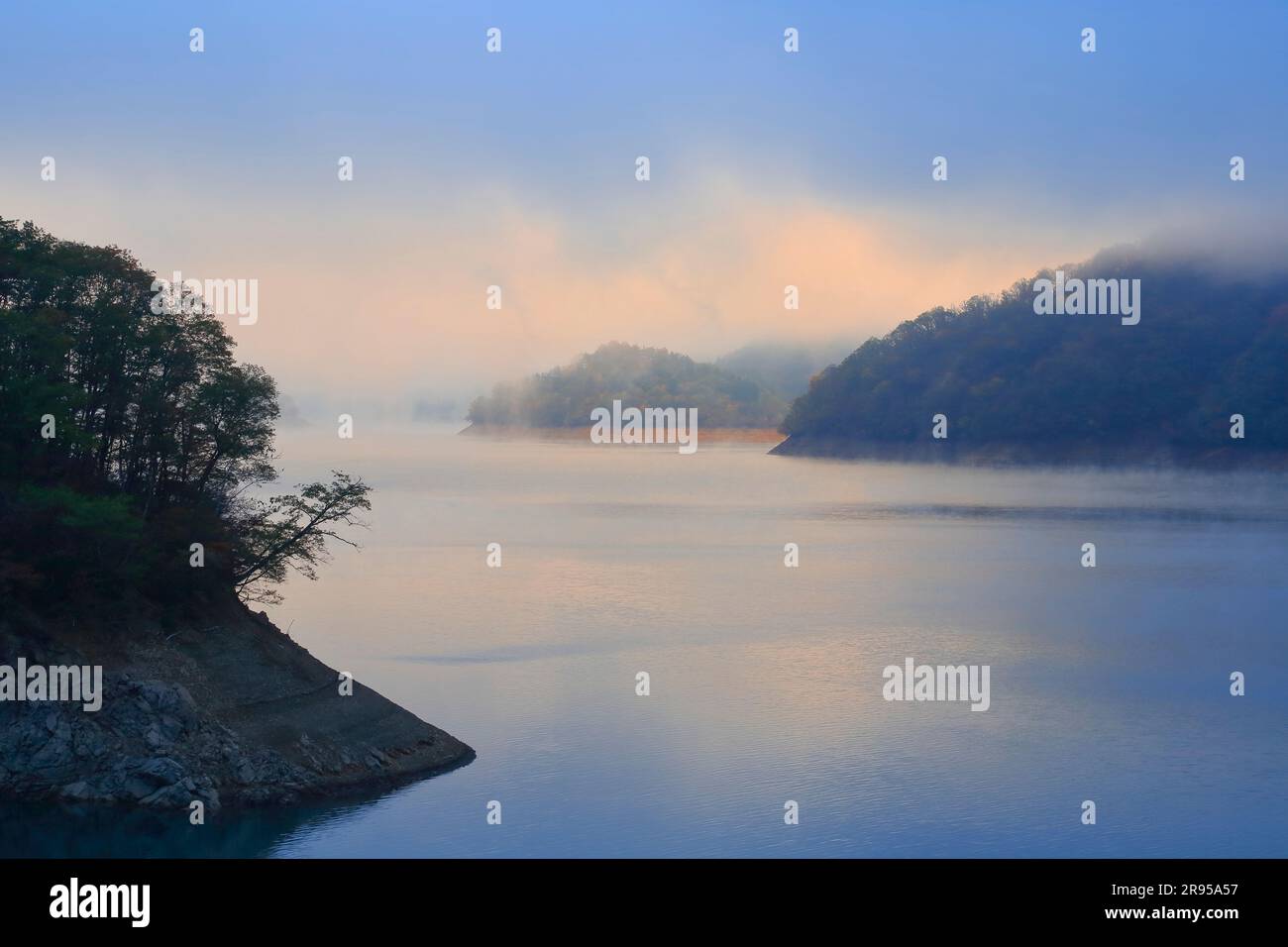 Morning Mist at Lake Kuzuryu Stock Photo - Alamy